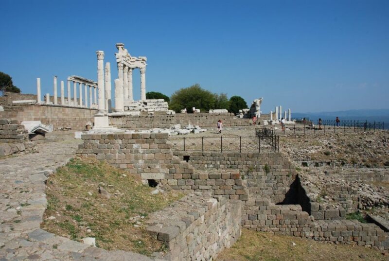 Private Pergamon Day Tour from Istanbul by Plane - Discovering Pergamon: What to Expect from the Tour