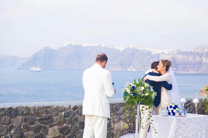 Private Photo Session with a Local Photographer in Santorini - FAQs