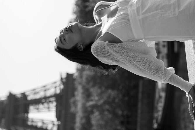 Private Photoshoot with the Iconic Eiffel Tower in Paris - A Closer Look at the Experience