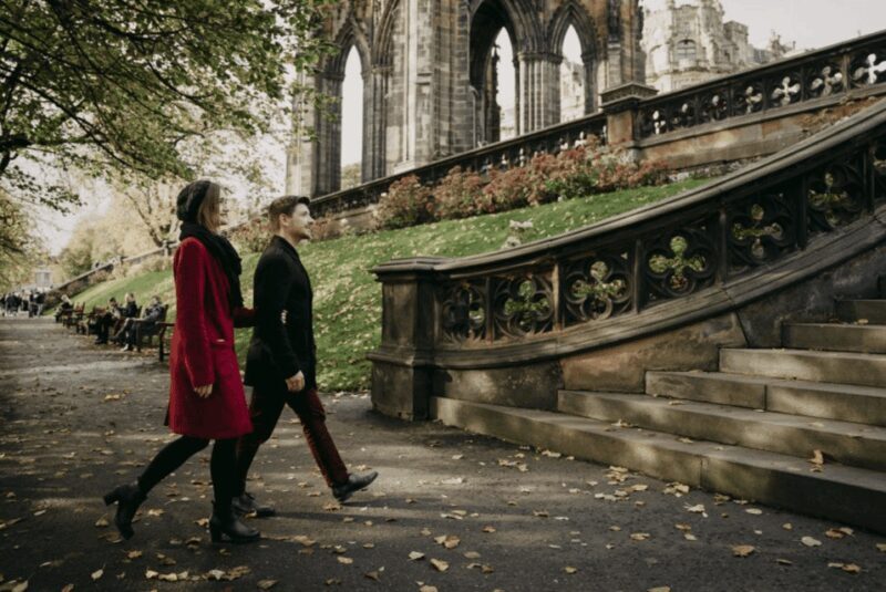 Private Photoshoot with Views of Famous Edinburgh Castle - The Experience in Practice