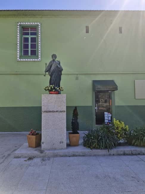 Private Porto City Tour with Seafood Lunch and Coastal Views - Key Points