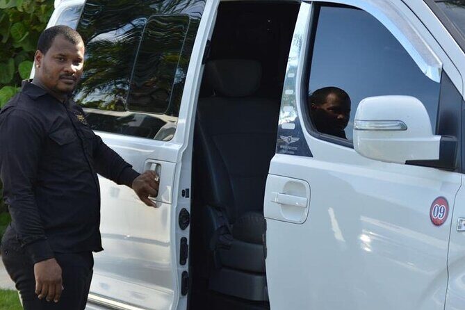 Private Punta Cana Airport Transfer from Hotels to Uvero Alto - Vehicles and Capacity