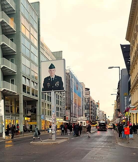 Private Rickshaw Berlin Highlights and secrets up-to 6 Pers. - Key Points