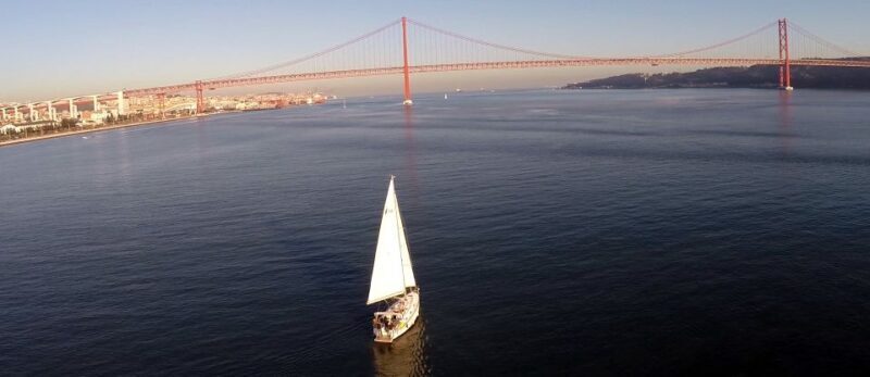 Private Romantic cruise with sparkling wine- 2-Hour- Lisbon - A Luxurious Sail with Stunning Coastline Views