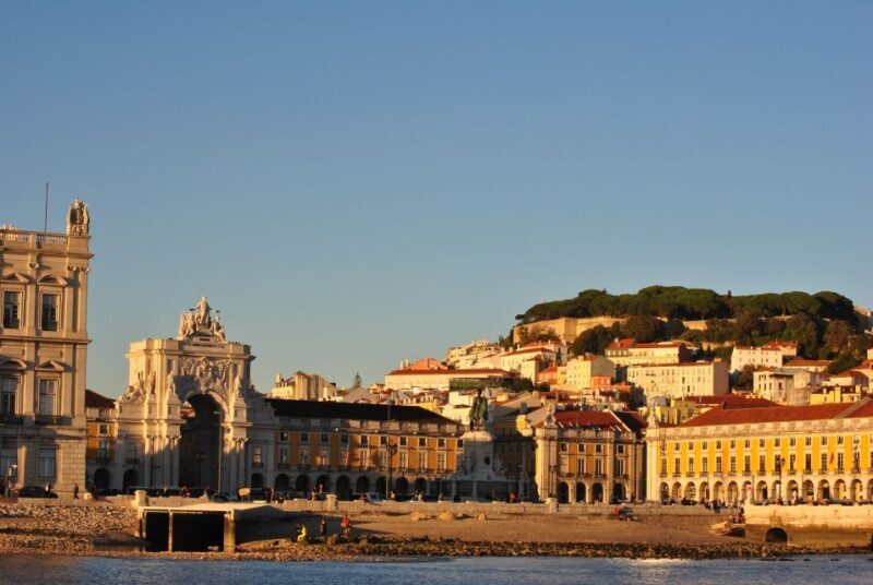 Private Romantic cruise with sparkling wine- 2-Hour- Lisbon - Authentic and Thoughtful Details