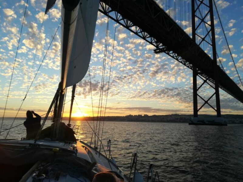 Private Romantic cruise with sparkling wine- 2-Hour- Lisbon - Practical Aspects and Tips