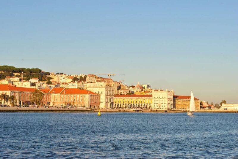 Private Romantic cruise with sparkling wine- 2-Hour- Lisbon - Who Will Love This Cruise?