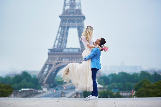 Private Romantic Photoshoot in Paris with Bouquet of Flowers - Discovering the Private Romantic Photoshoot in Paris with Bouquet of Flowers