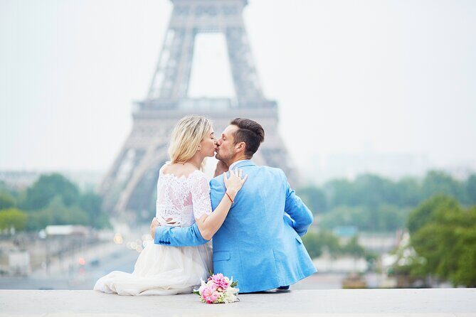 Private Romantic Photoshoot in Paris with Bouquet of Flowers - The Itinerary and What to Expect