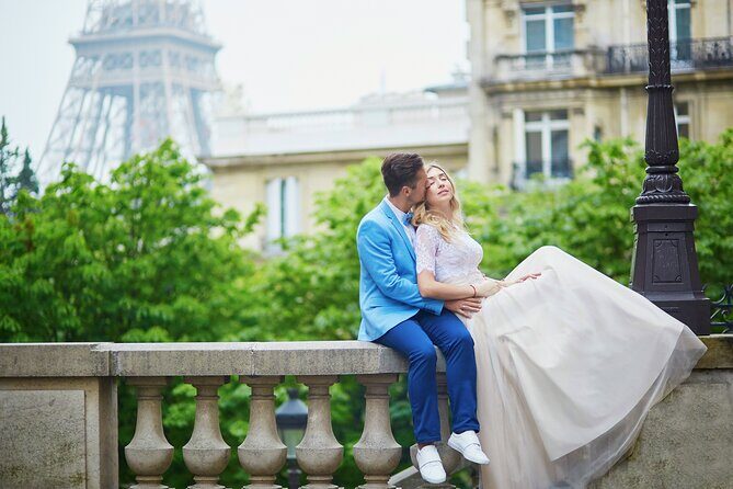 Private Romantic Photoshoot in Paris with Bouquet of Flowers - Meeting Point, Timing, and Logistics