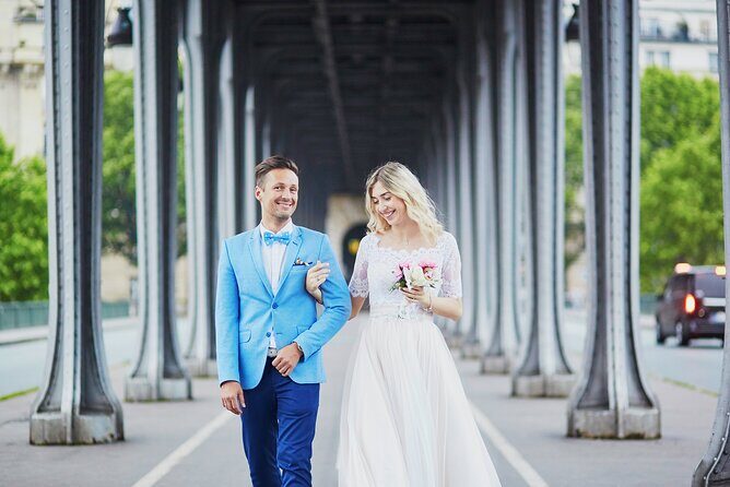 Private Romantic Photoshoot in Paris with Bouquet of Flowers - FAQ