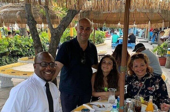 Private Roundtrip Sedan Airport Transfer to Downtown Nassau - Who Will Love This Service?