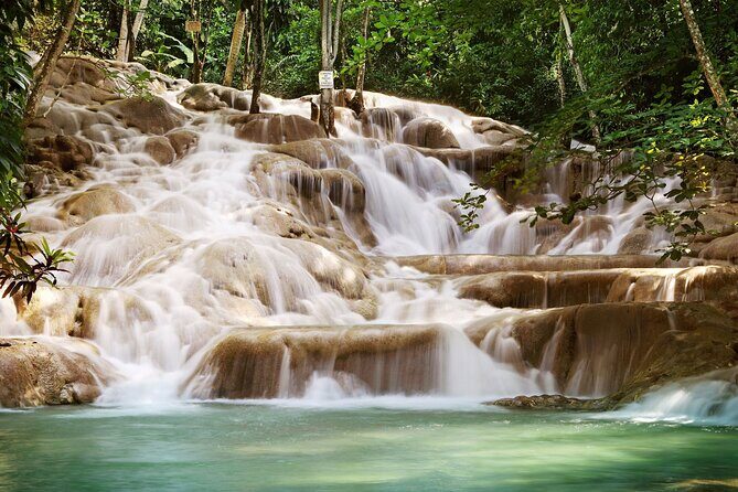 Private Roundtrip Transfer from Montego Bay to Dunn's River Falls - Key Points