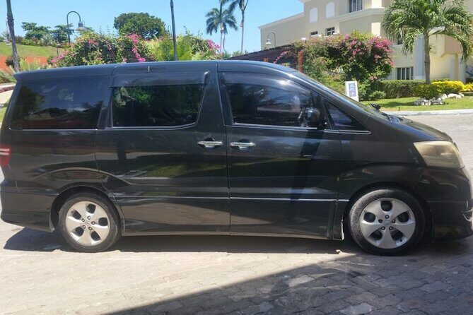 Private Roundtrip Transfer from Montego Bay to Dunn's River Falls - Why Choose This Service?
