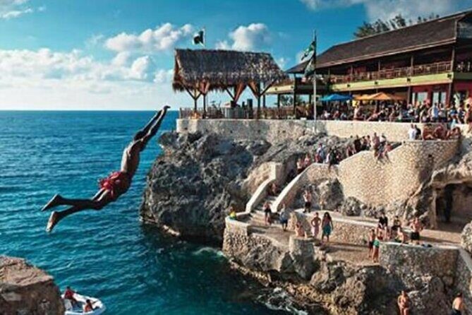 Private Roundtrip Transfer from Montego Bay to Negril Rick's Cafe - The Road to Ricks Cafe: What to Expect