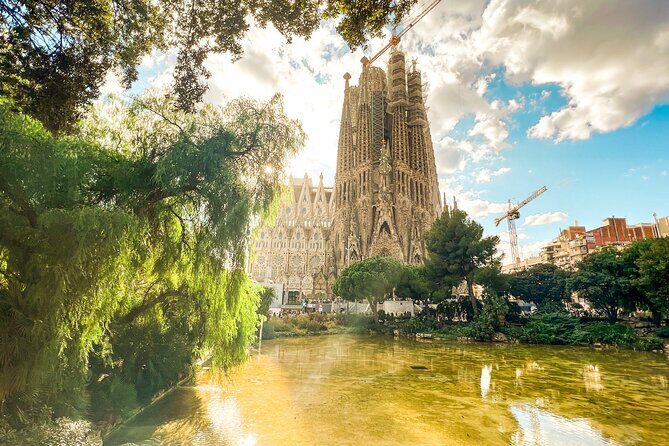 Private Sagrada Familia and Park Guell tour with Pickup - Practical Tips for Booking and Participation