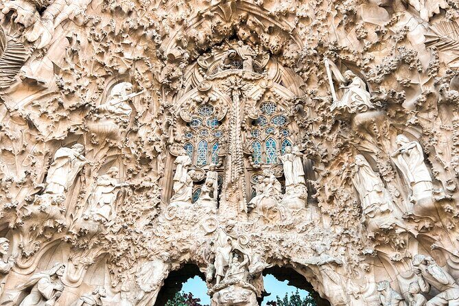 Private Sagrada Familia and Park Guell tour with Pickup - Who Should Consider This Tour?