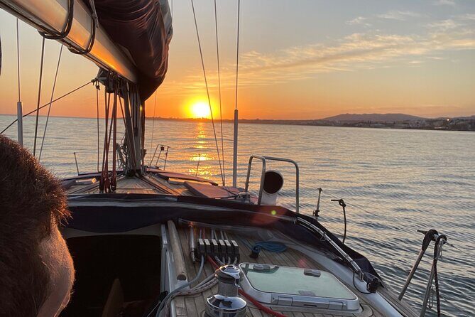 Private Sailing w/ Wine's in Lisbon - Key Points