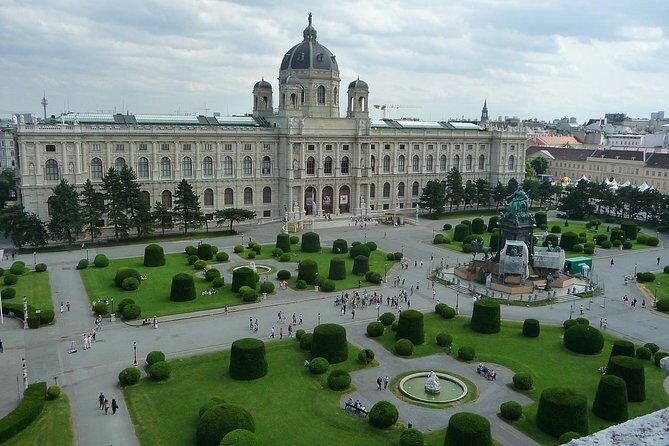Private Scenic Transfer from Budapest to Vienna with 4h of Sightseeing - The Sum Up