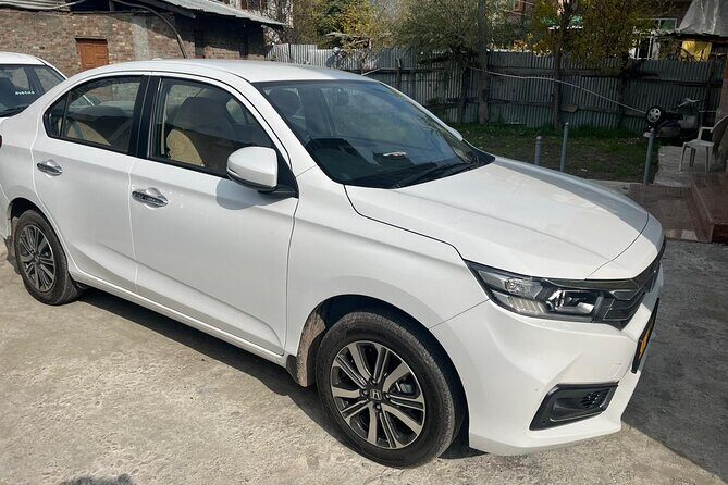 Private Sedan Cab to and from Srinagar Airport and Dal Lake - Who Should Consider This Service?