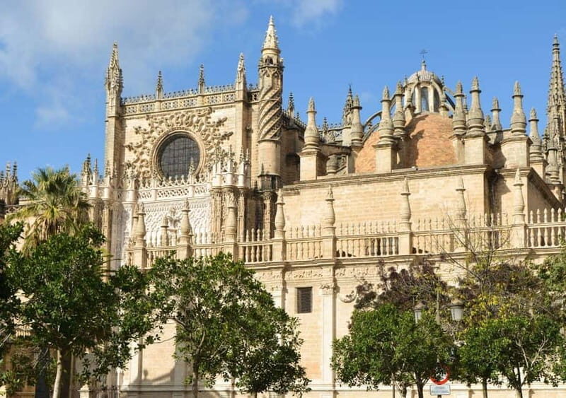 Private Seville: exclusive tour of Santa Cruz and the historic center - The itinerary in detail
