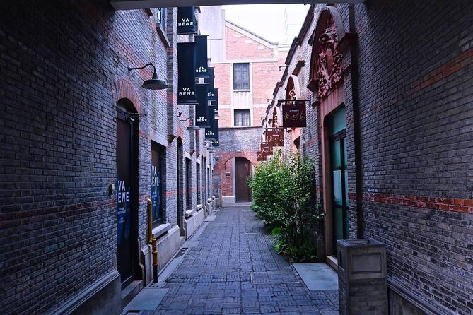 Private Shanghai Tour with Shanghai Home Visiting And Cooking Class - Key Points