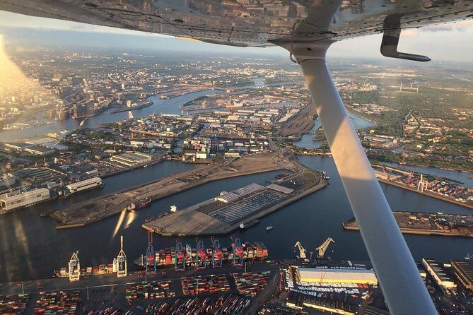 Private Sightseeing Flight Over Hamburg - Key Points