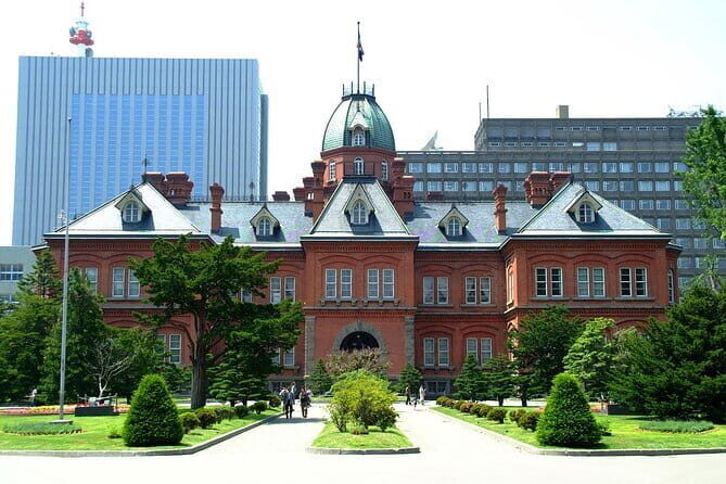 Private Sightseeing Special City Tour from Sapporo Station - Key Points