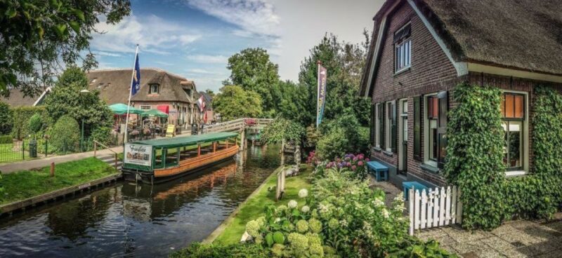 Private sightseeing tour to the Windmills & Giethoorn - Giethoorn: The "Little Venice" of the Netherlands