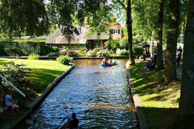 Private sightseeing tour to the Windmills & Giethoorn - Logistics and Practical Considerations