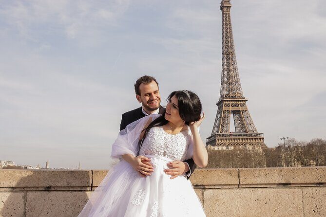 Private Souvenir Photo Session at the Eiffel Tower - Key Points