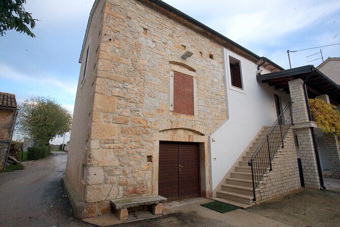 Private Sparkling Wine Tasting in Istria - The Value and Why It Works