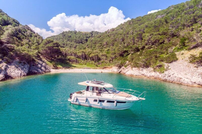 Private speedboat tours Sea Symphony - Starting Point and Accessibility
