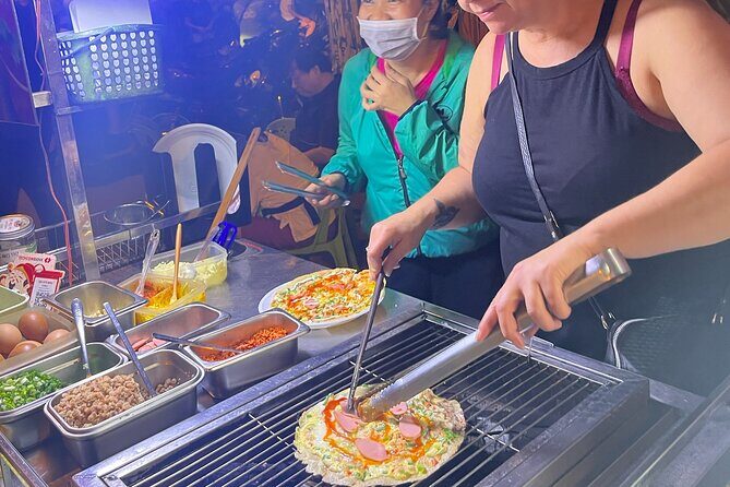 Private Street Food Discovery by Cyclo at Night in Ho Chi Minh - Food and Flavors: What You’ll Try