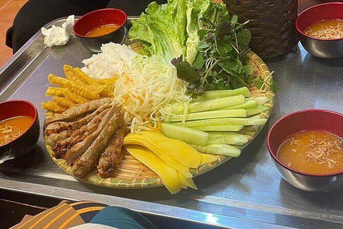Private Street Food Tour with a Local Food Guide - Sampling the Classics: Pho 10 Ly Quoc Su