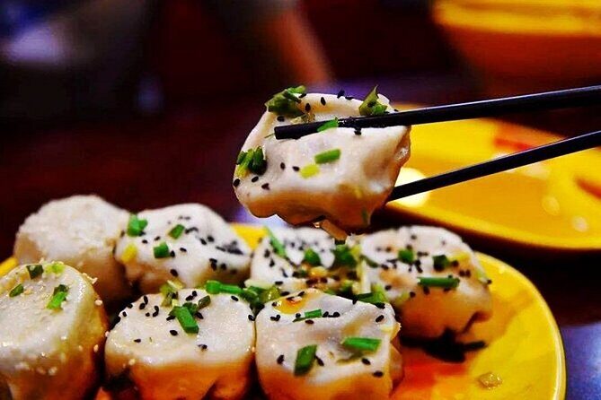 Private Street Food Walking Tour with Shanghai Tower Option - Starting Off: A Genuine Taste of Shanghai’s Street Food