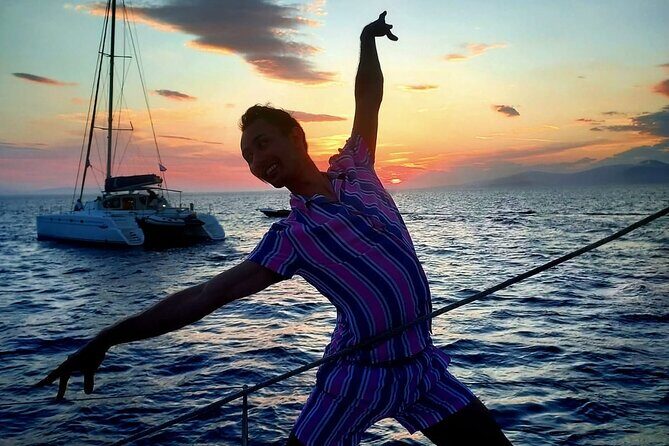 Private Sunset cruise to Rhenia&Little Venice with Mykonian Viand - An In-Depth Look at the Sunset Sailing Experience