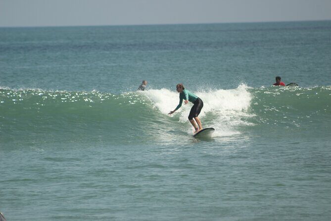 Private surf lesson by Malu Surf - Private vs. Group Lessons