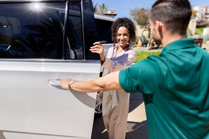Private SUV Round-Trip from Airport to Hotels in Puerto Los Cabos - Key Points