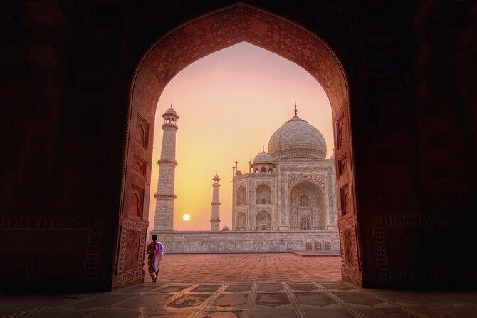 Private Taj Mahal Day Tour from Delhi by Car - Arrival and the Taj Mahal: Witnessing a Moment of Magic