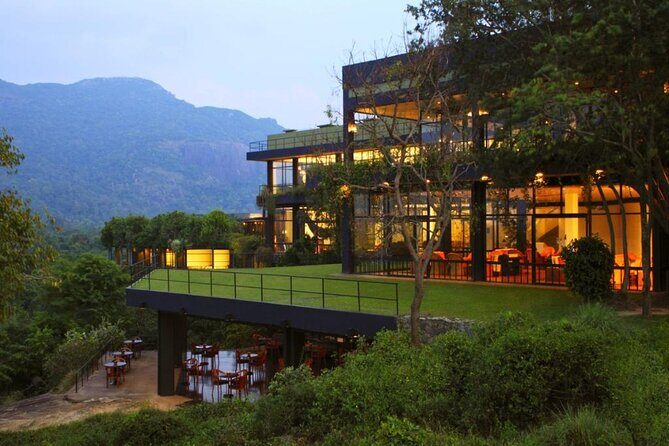 Private Taxi from Sri Lanka Airport (BIA-CMB) to Sigiriya Hotels - Key Points