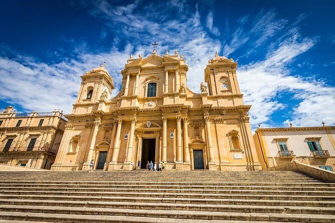 Private taxi transfer service from TAORMINA to SYRACUSE (Ortigia) or Viceversa - Why Choose a Private Transfer?