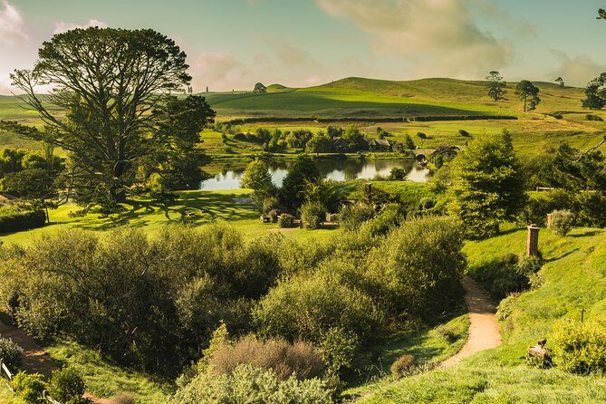 Private The Hobbiton Tour - Auckland Tour House - Introduction: A Guided Trip into Hobbiton’s Charm