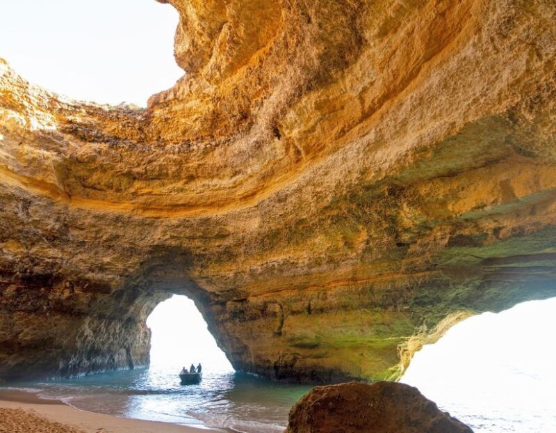Private Tour 1h30 I Benagil´s Best Caves - Armação de Pêra - FAQs