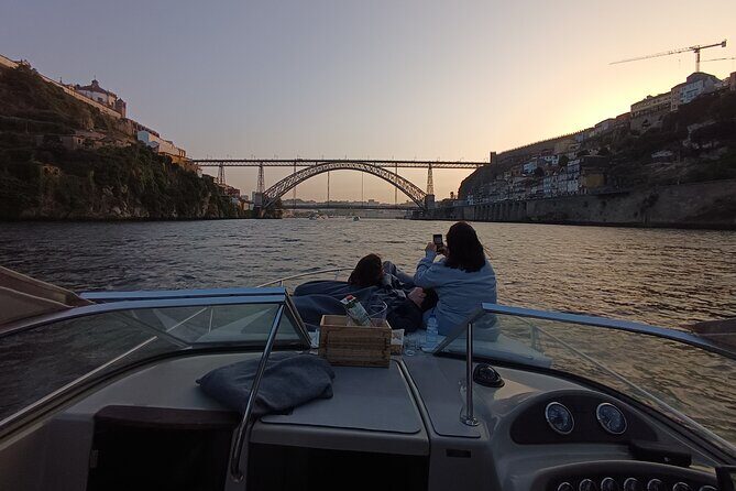 Private Tour 6 Bridges and Douro 2h opt. sunset, group price up to 6px - FAQs