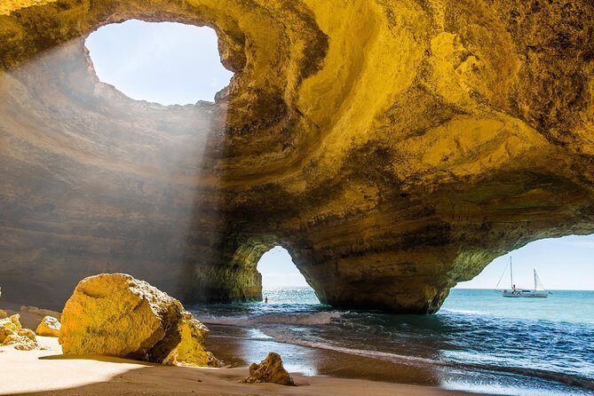 Private Tour Algarve From Lisbon To Portimão and Lagos - Key Points