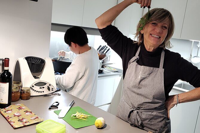 Private Tour and Cooking Class in Milano with a Milanese Family - Key Points