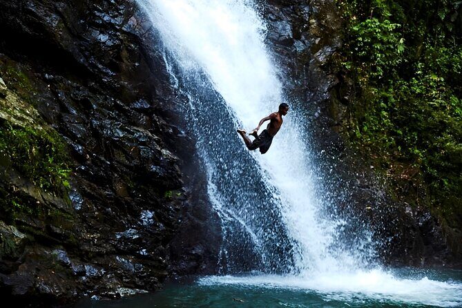 Private Tour Biausevu Waterfall and Fijian Village Experience - Lunch and Shopping at Baravi