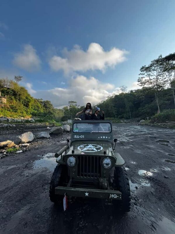 Private tour : borobudur-merapi lava tour-prambanan - Key Points