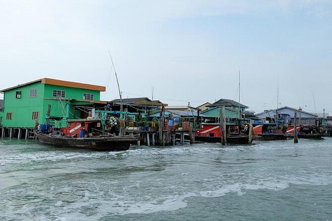 Private Tour: Crab Island Sightseeing Boat Ride and Seafood Lunch - What the Reviews Say: Authentic Experiences and Delighted Travelers